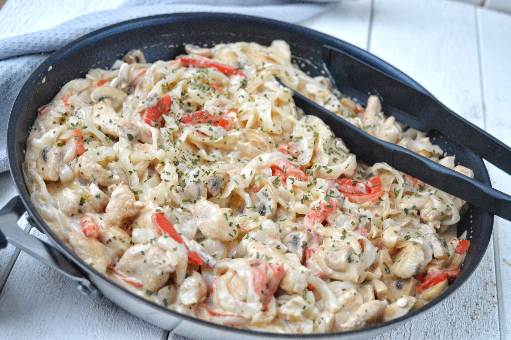 Kycklingpasta med paprika & svamp