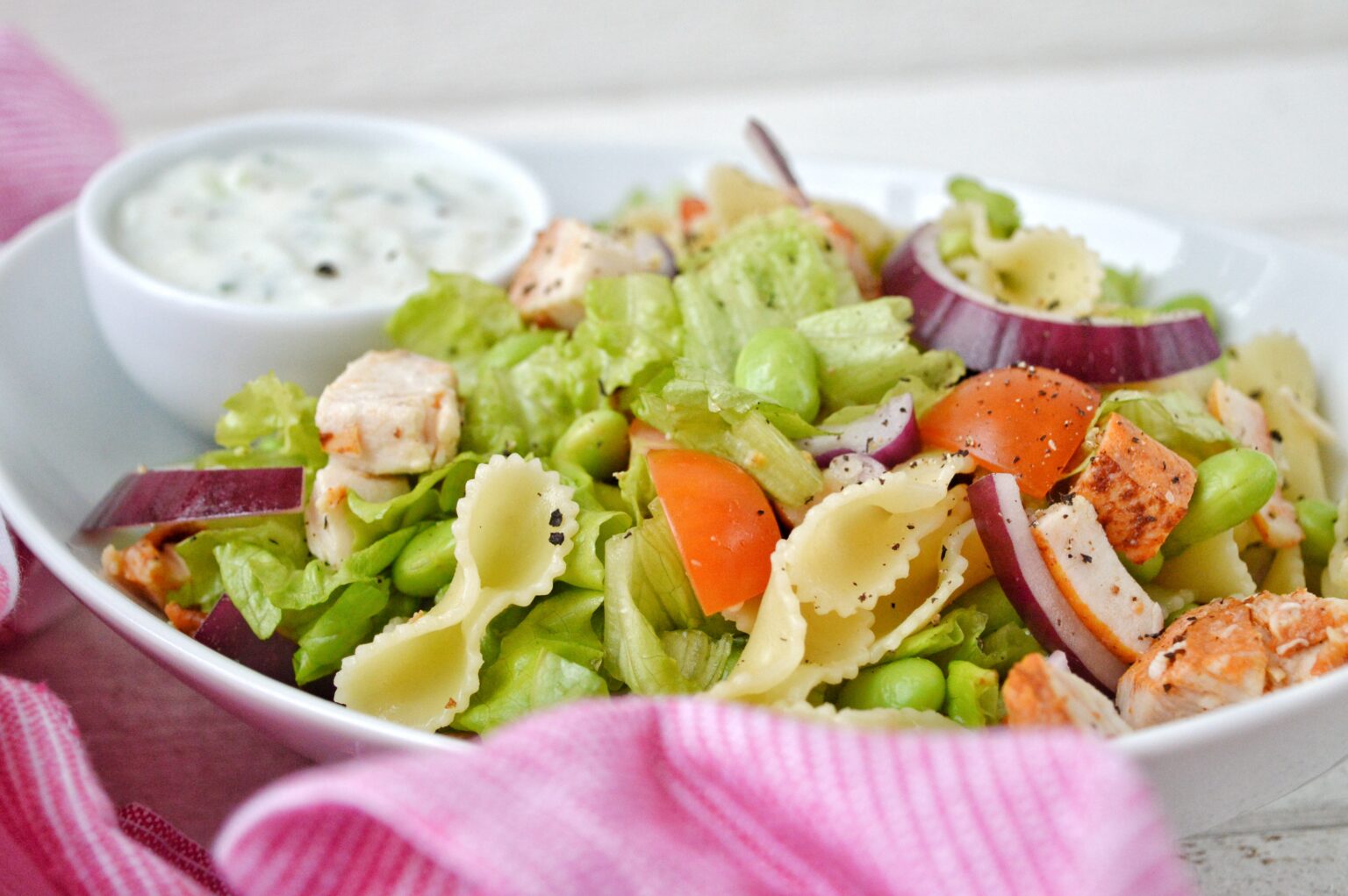 Pasta & kycklingsallad med tzatzikidressing