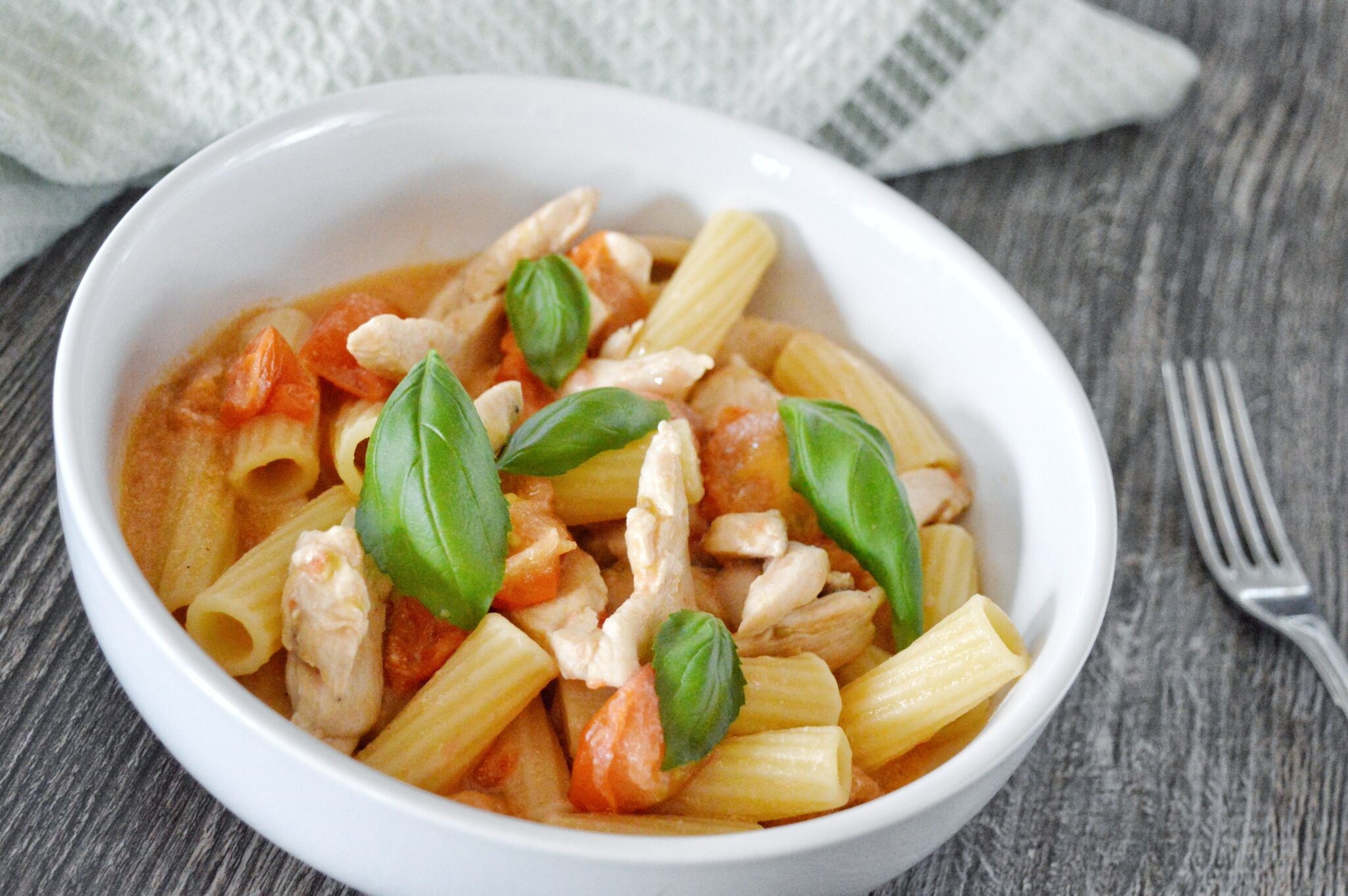 Kycklingpasta med paprikapesto